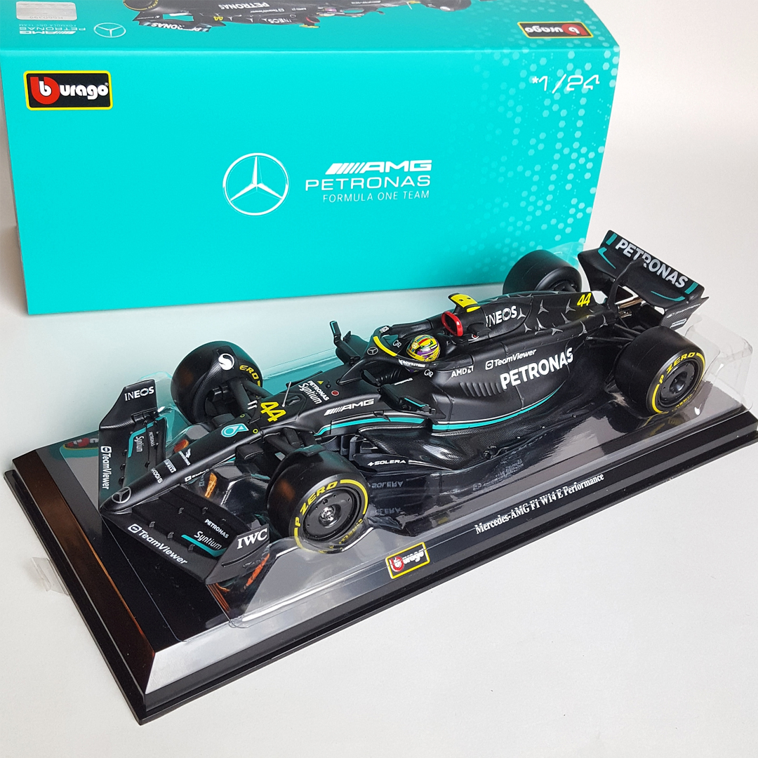 MERCEDES F1 W14 HAMILTON #44 WITH DRIVER 1:24 – Gp Store Latam